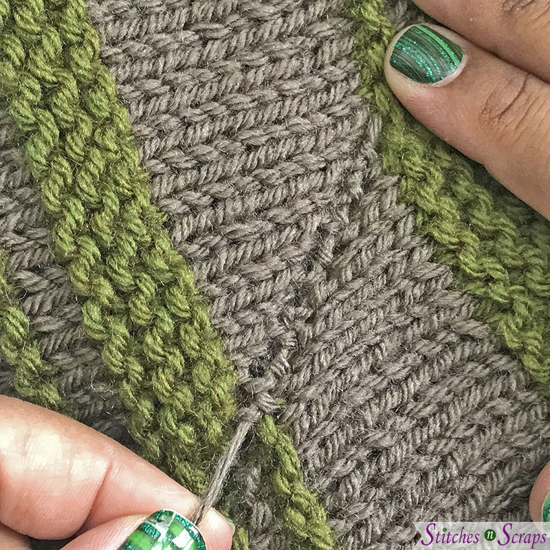 Knitting Seams - How to Seam the Unbiased Pillow - Stitches n Scraps